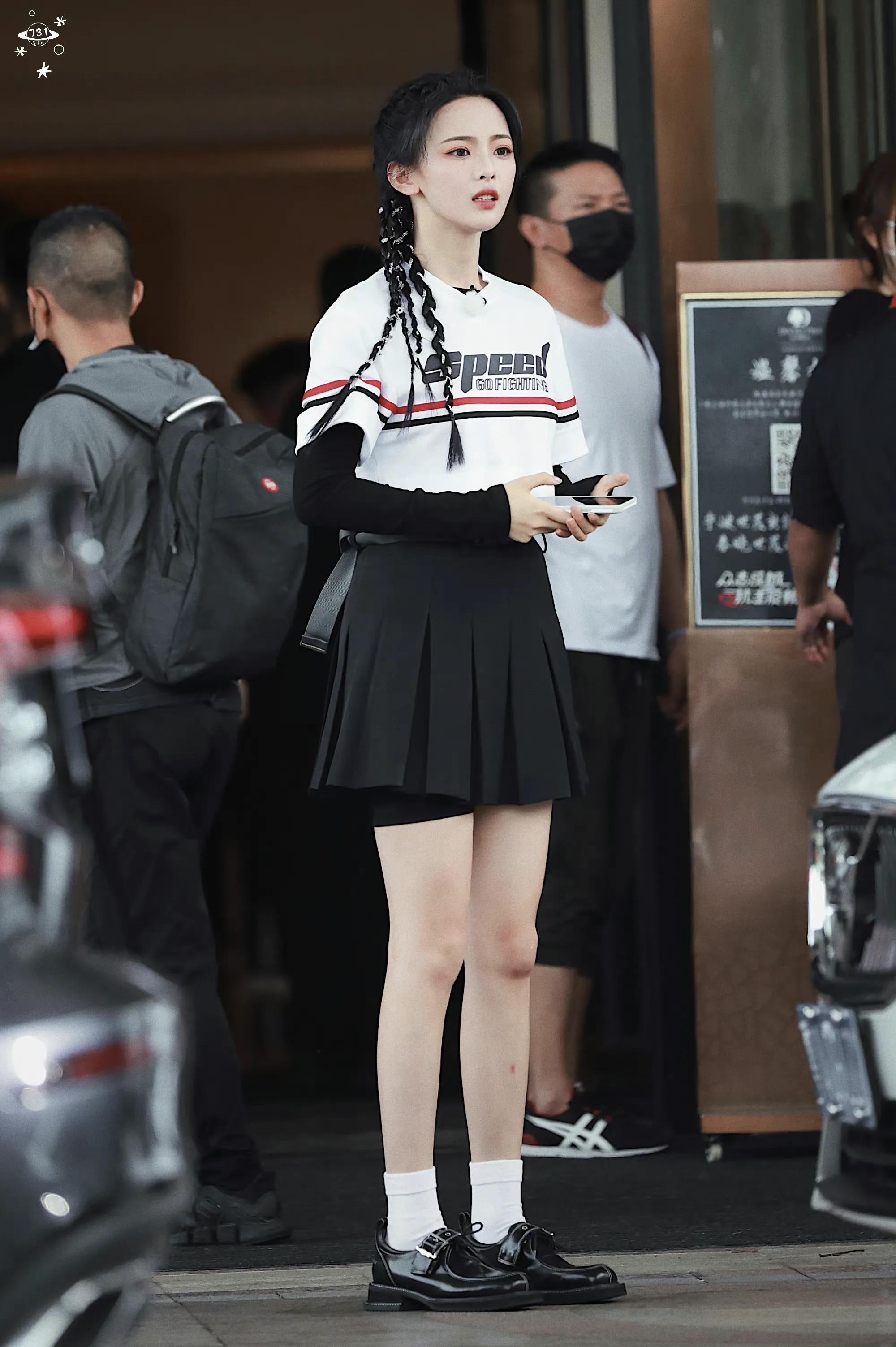 Variety show "Extreme Challenge" Miss Yang Chaoyue of Hengdian Reuters ...