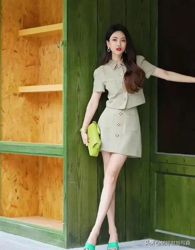 Fashion photo series: irresistible elegant fragrance, fashionable ...