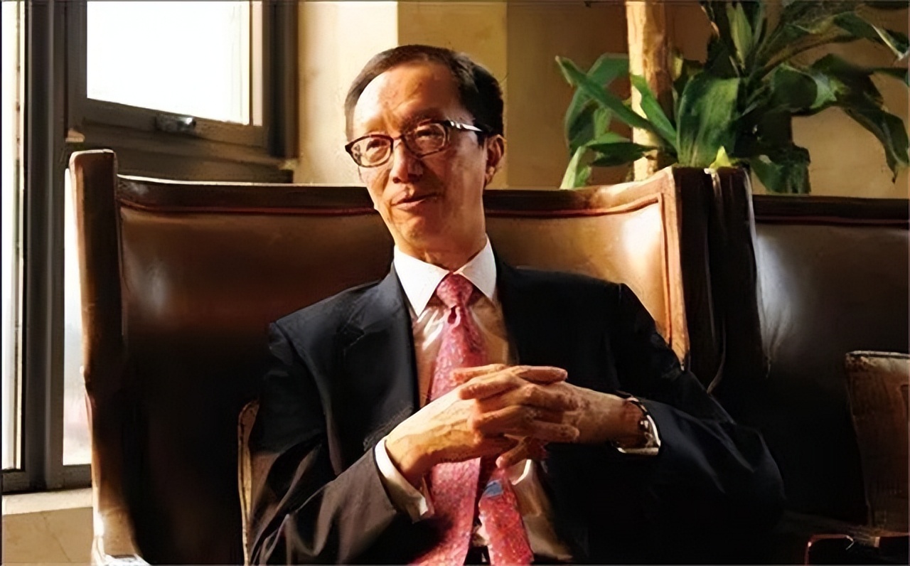 In 2001, Liang Jinsong met Fu Mingxia for the first time. Knowing that ...