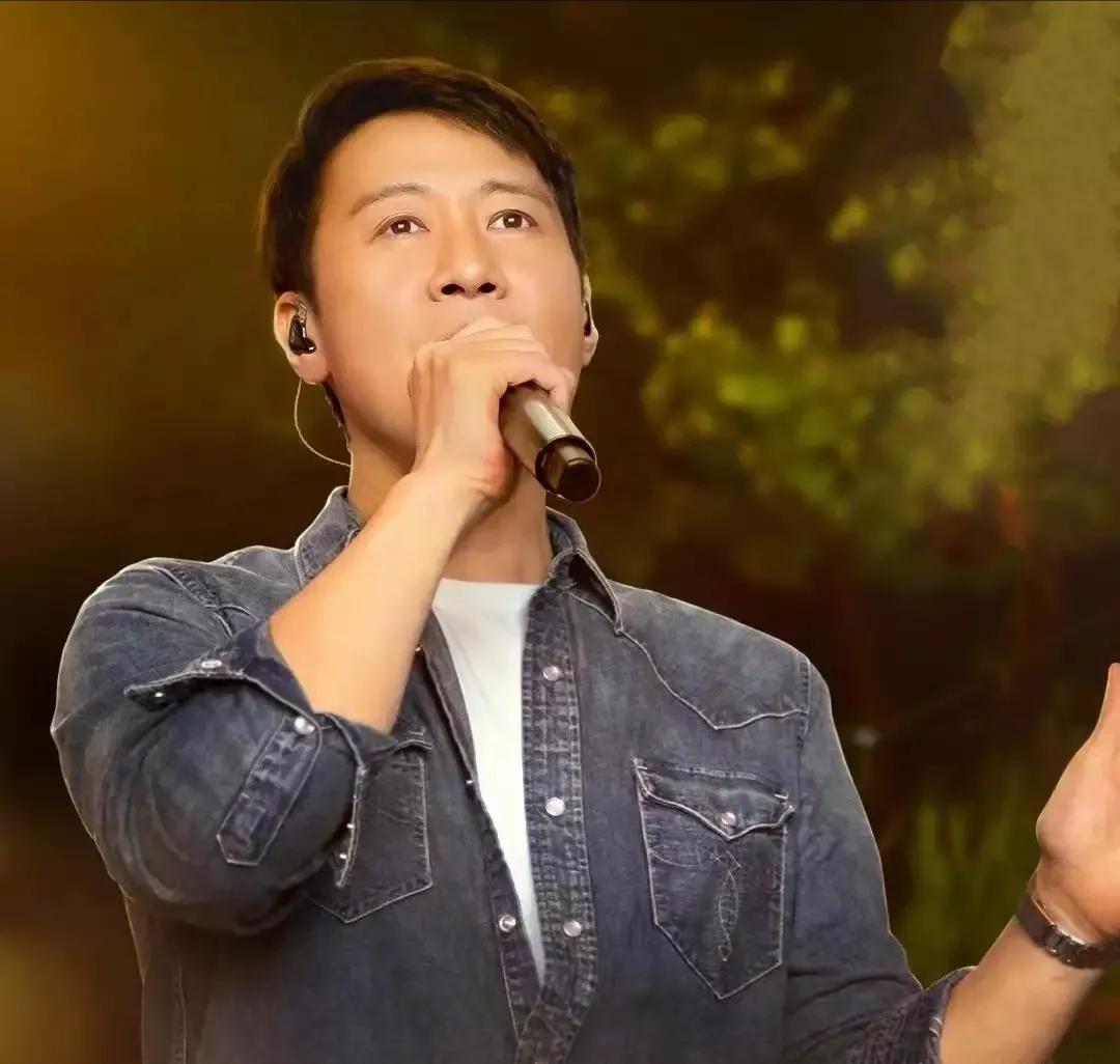 At the CCTV Summer Song Party, Li Yuchun and Zhang Jie brought ...