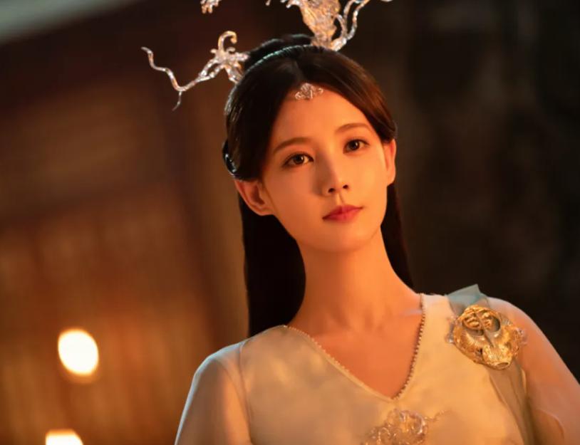 Li Yitong took off his shoes and bare feet on the plane and caused ...