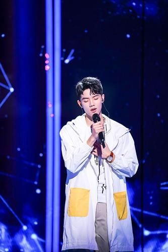 Zhou Junwei: He gave all his favors to his wife - iMedia