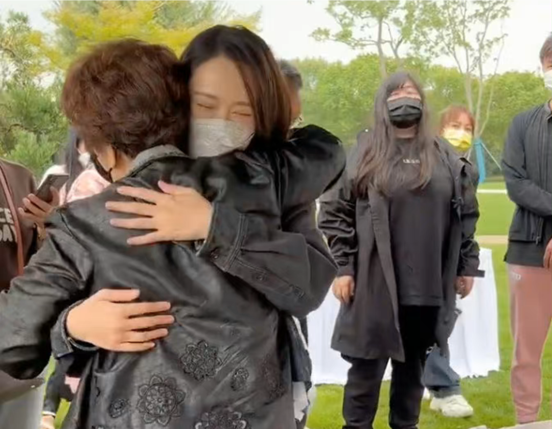 Chen Qiaoen brought her husband to worship and mourned his friend Qiao ...