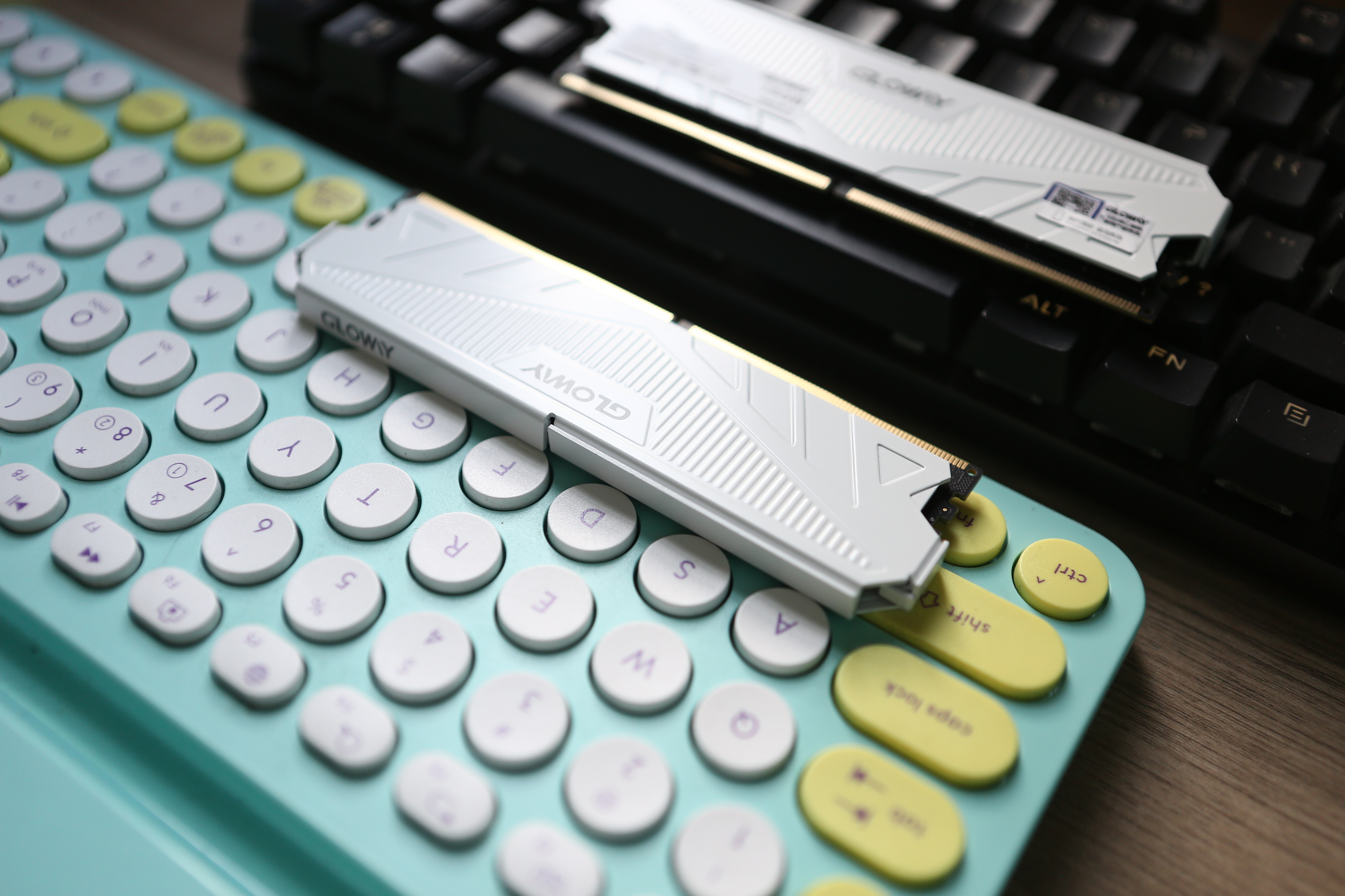 Who lowers the price of memory sticks in the DDR5 era has to be ...