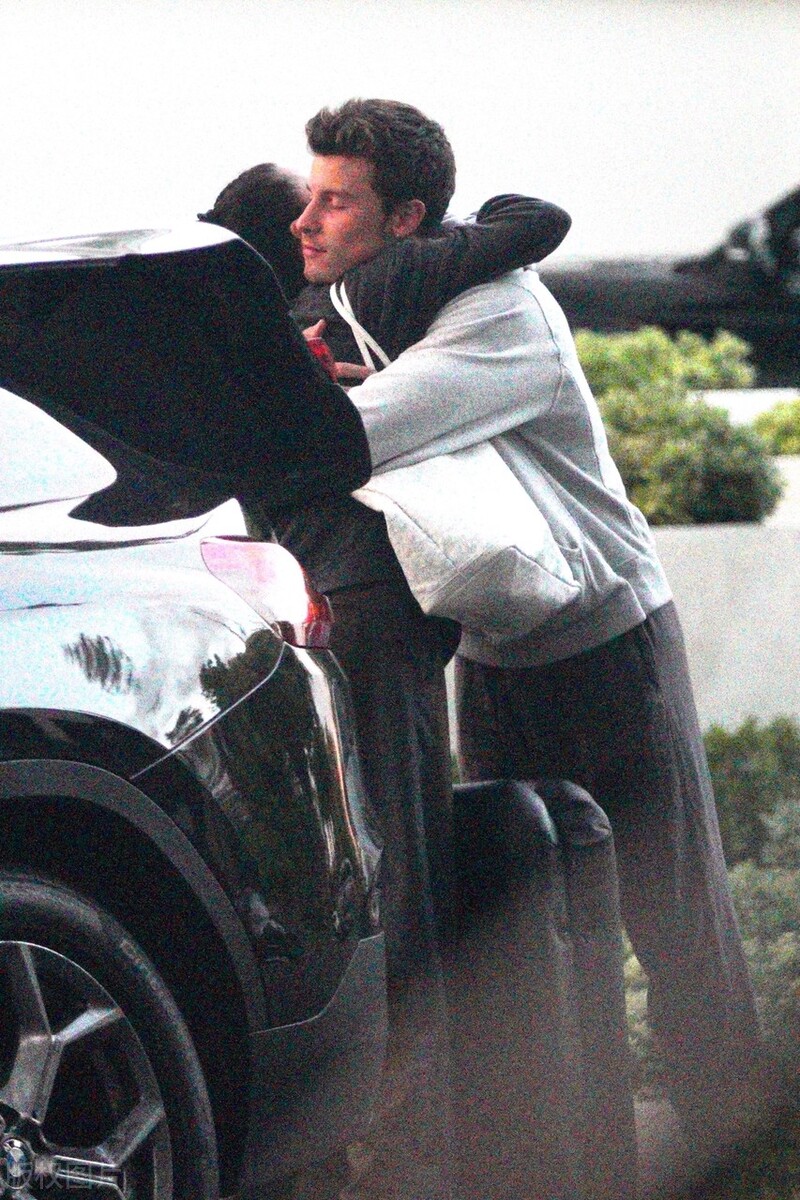 24-year-old Sean Mendes and 51-year-old former girlfriend Jocelyn ...