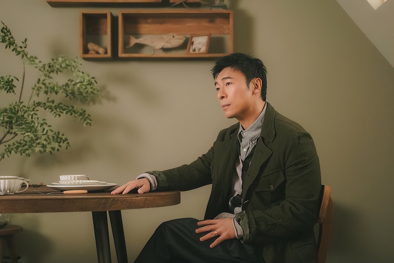 Xu Zhian returns with a new song, performing a deep repentance of the ...