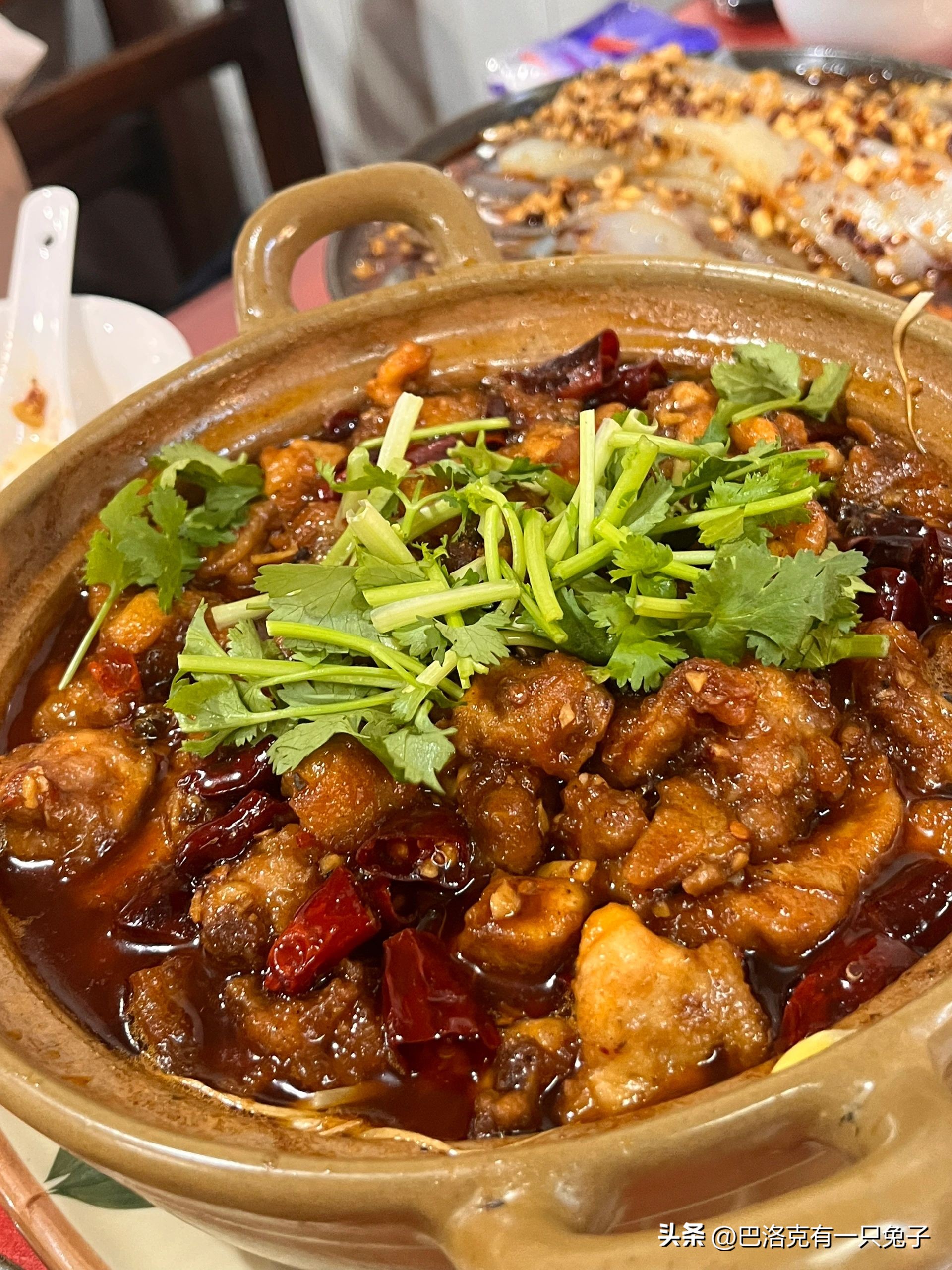 Delicious and cheap Sichuan food in Luoxi, Panyu - iNEWS