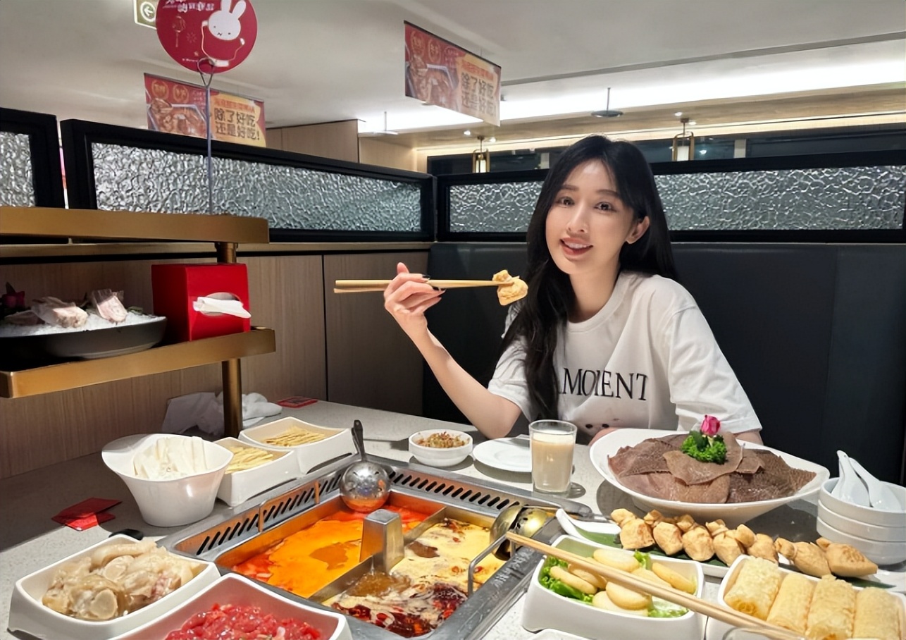 37-year-old Zhang Li posted beautiful photos of her fitness, her waist ...