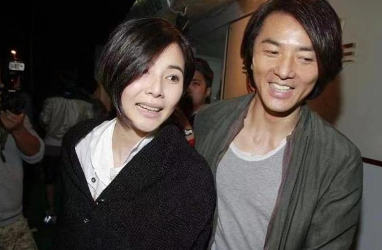 Ekin Cheng and his wife rarely get together. At the age of 54, he is ...