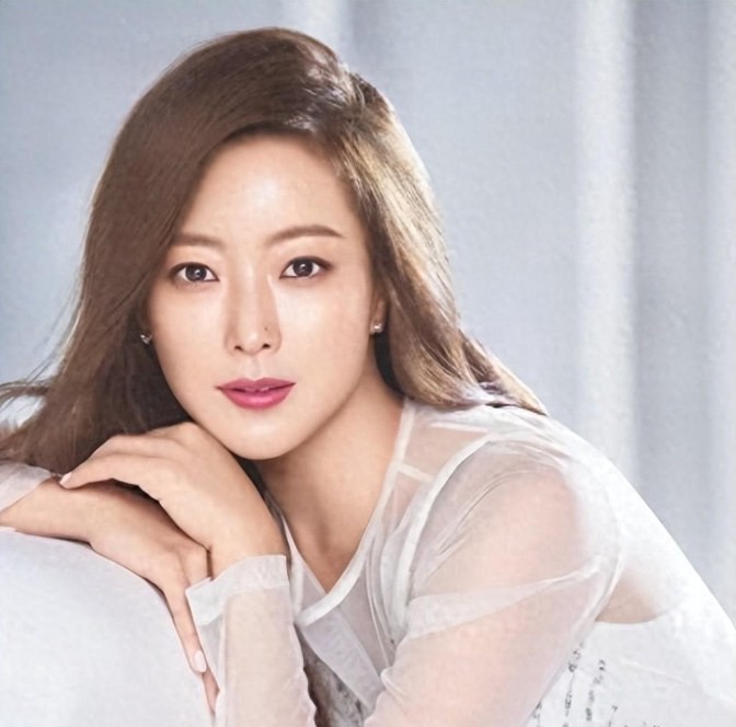 Kim Hee Sun's daughter's beauty has improved? 12 years of plastic ...