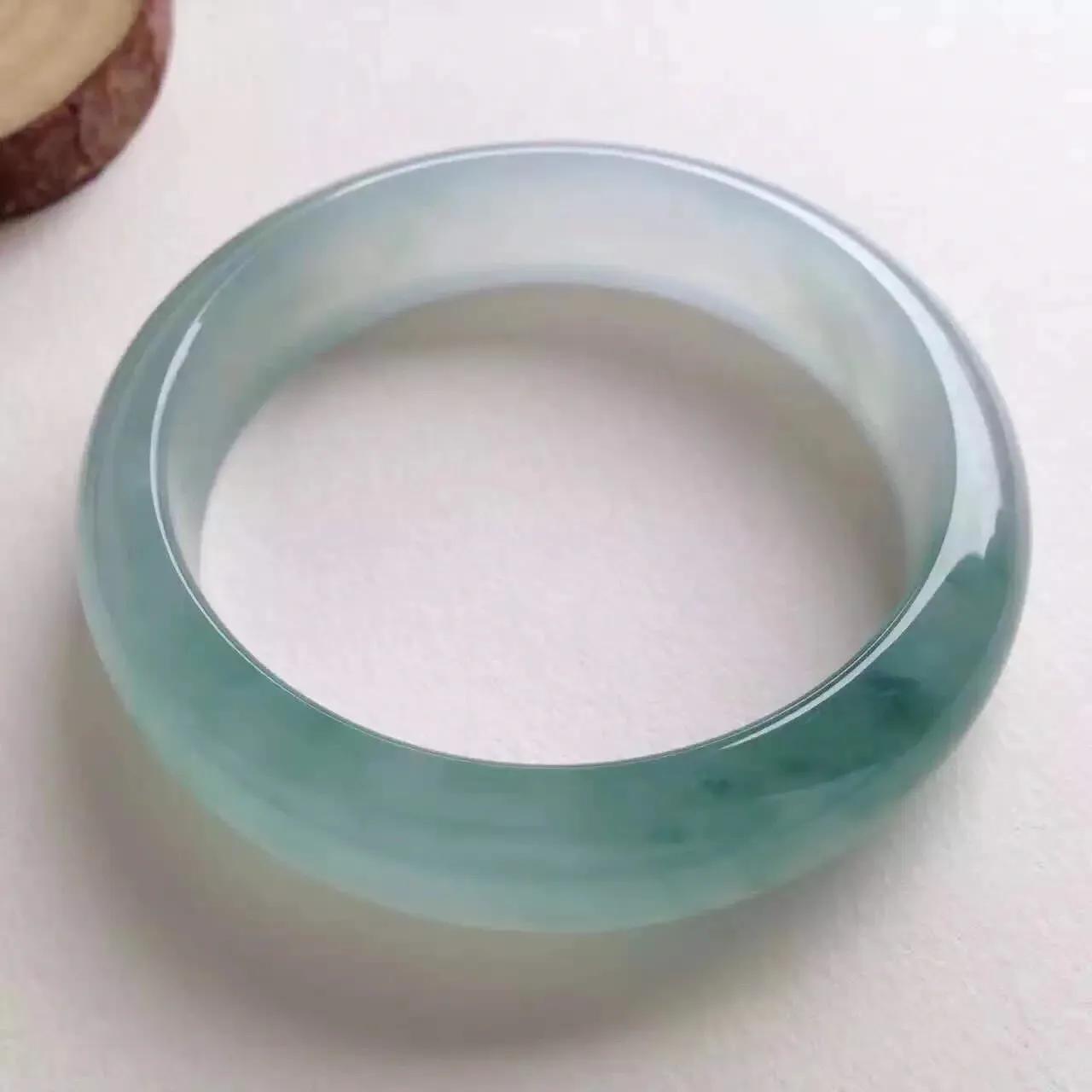 Friends who don't like emerald say - iMedia