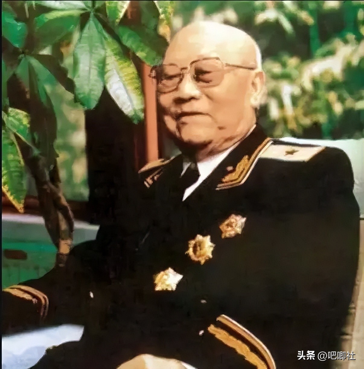 He and Duan Suquan learned how to fly a plane. He mastered flying ...