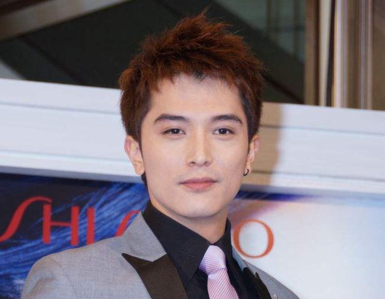Qiu Ze: Handsome is really handsome, and scum is really scum - iNEWS