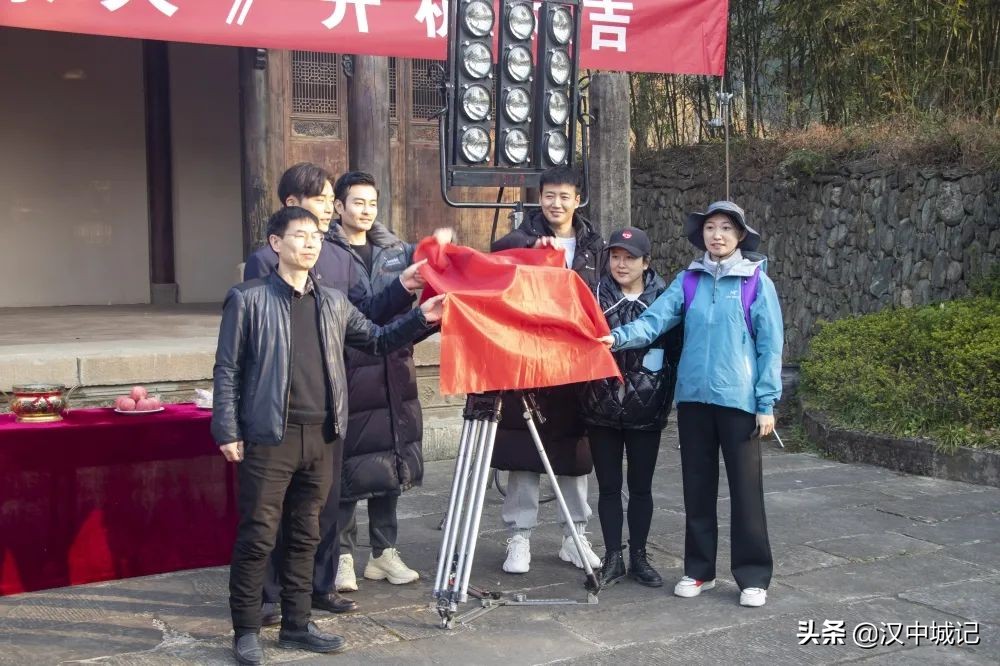 The movie "Long March Family" started in Qingmu River - iNEWS