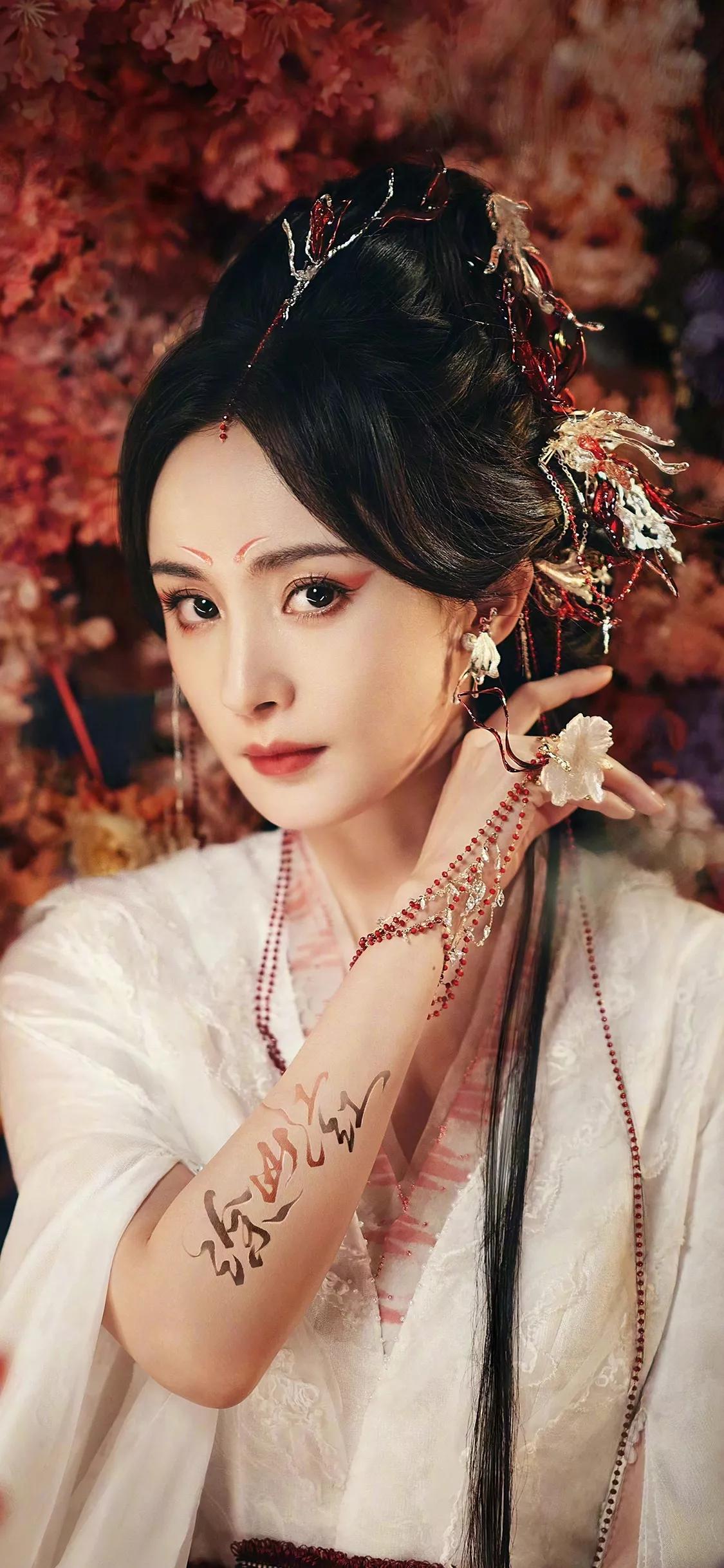 Star Wallpaper - Issue 190 - Yang Mi - iMedia