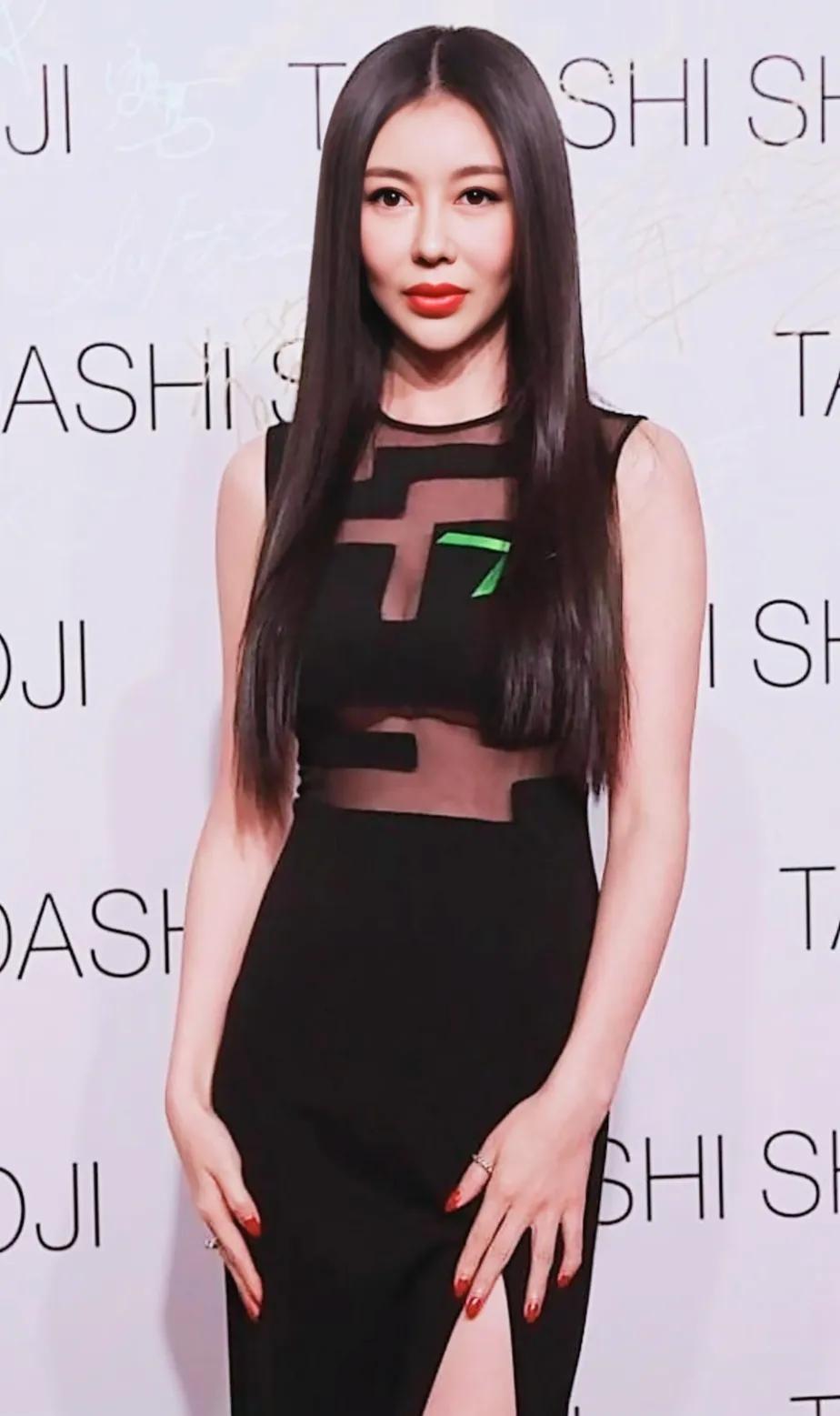 Sexy beauty: Gong Xinliang - iNEWS