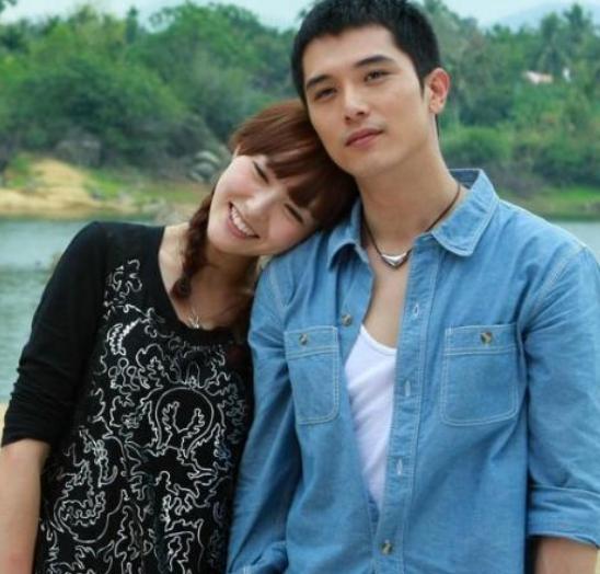 Xu Weining and Qiu Zeguan announced their marriage, the woman was shy ...