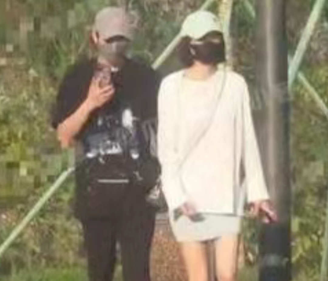 Hong Kong media revealed that Wei Daxun's marriage proposal to Qin Lan was rejected, and the ...