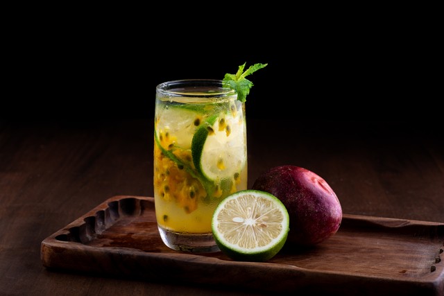 In summer, drink tea and taste poems, enjoy the prosperity of time and ...