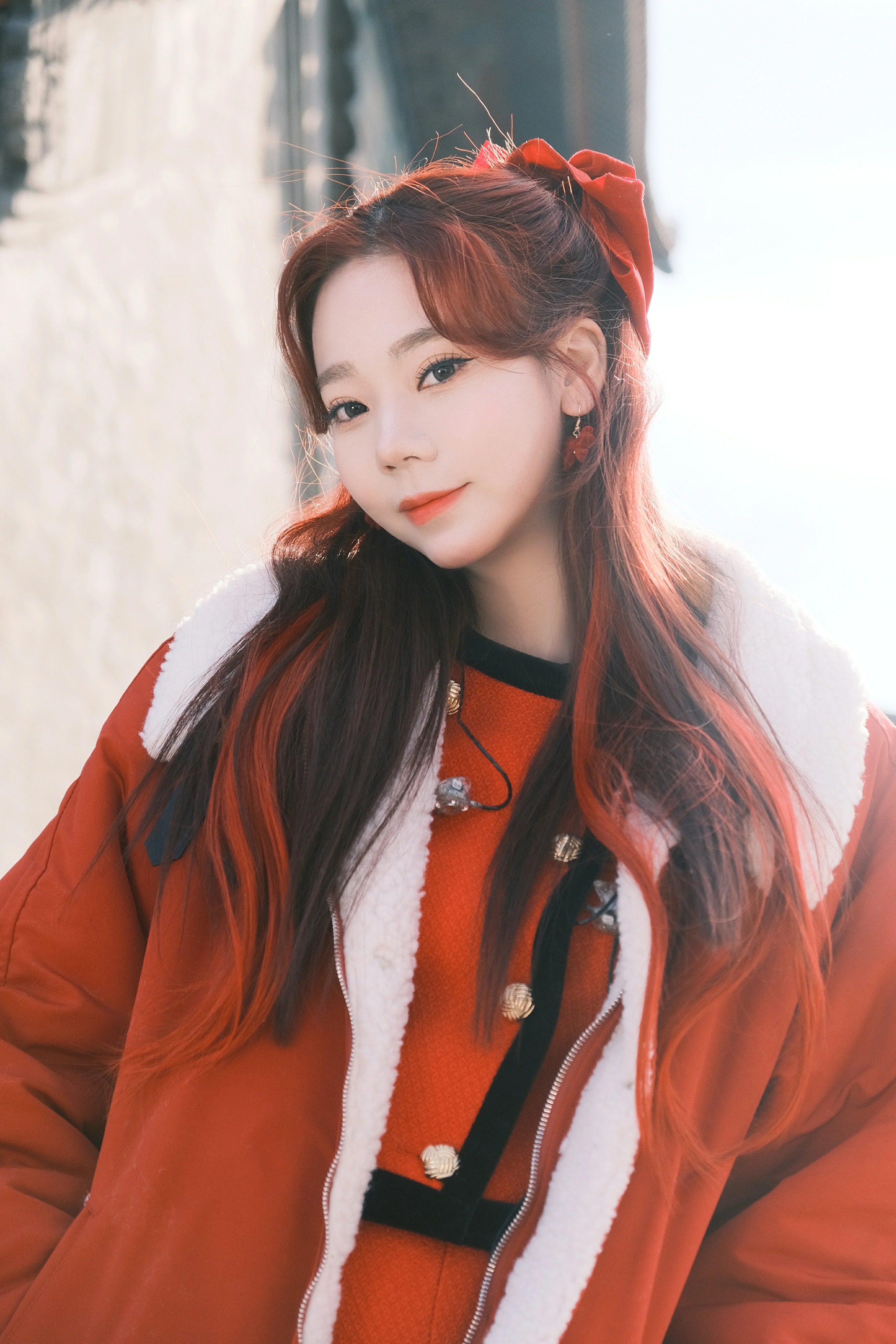 Zhang Zining red cotton coat with red bow hair accessories winter ...