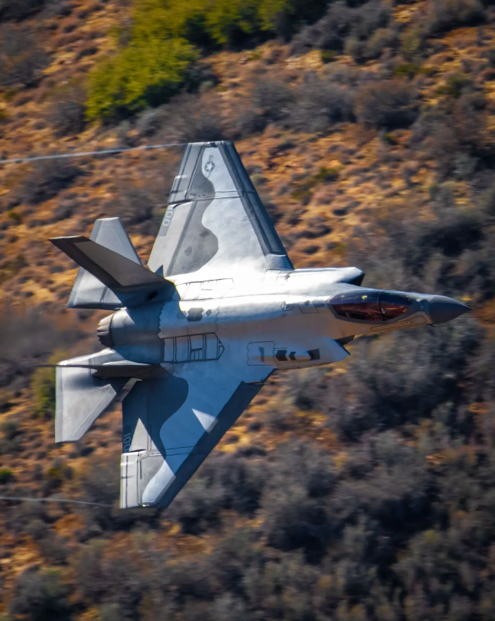 US Navy F-35C tests mirror finish - iNEWS