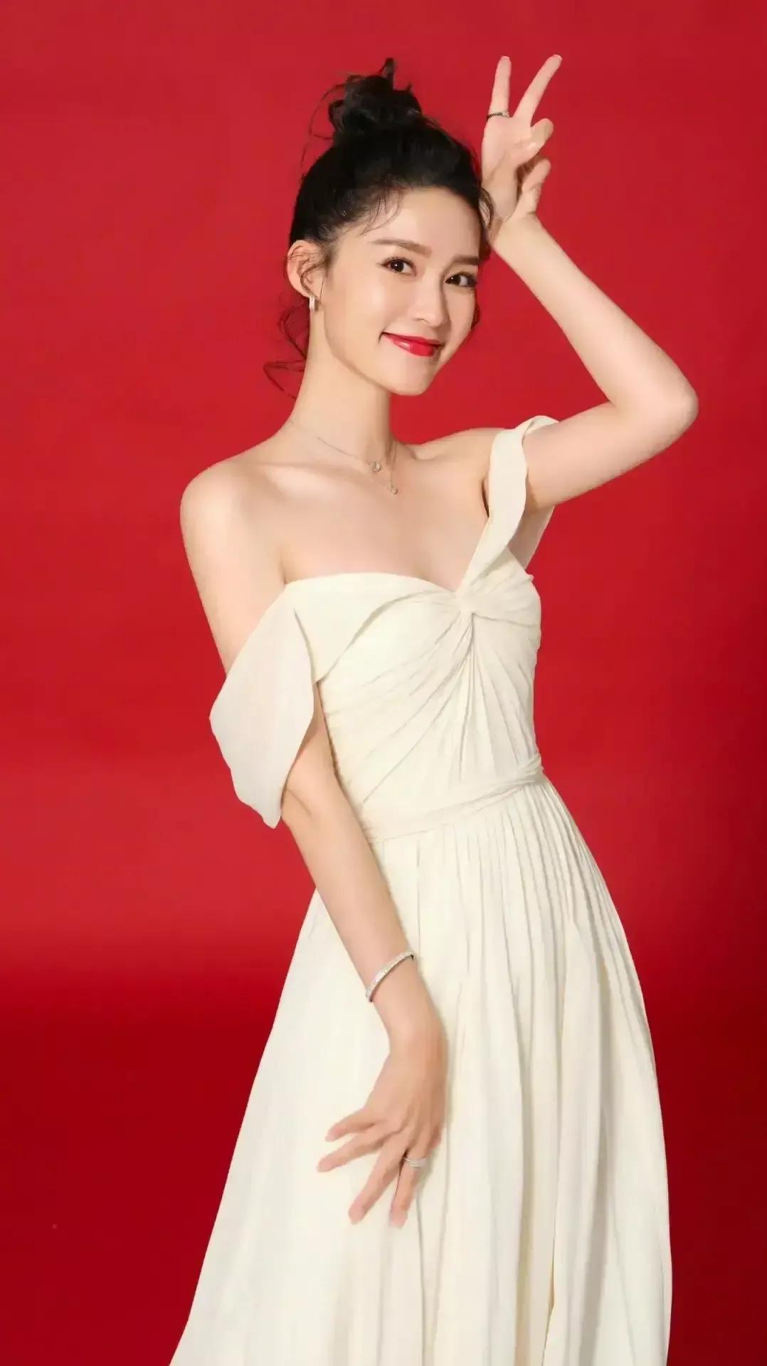 Sexy and charming Li Qin - iMedia