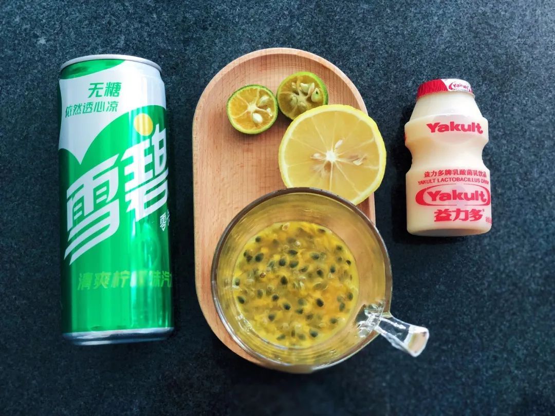 Passion fruit lemon Yakult: homemade summer ice drink, the steps are ...