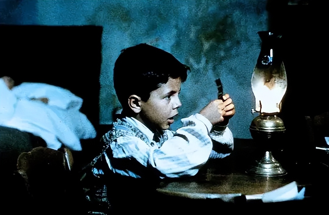 "Paradise Cinema": Everyone is obsessed with one thing, only a lunatic ...