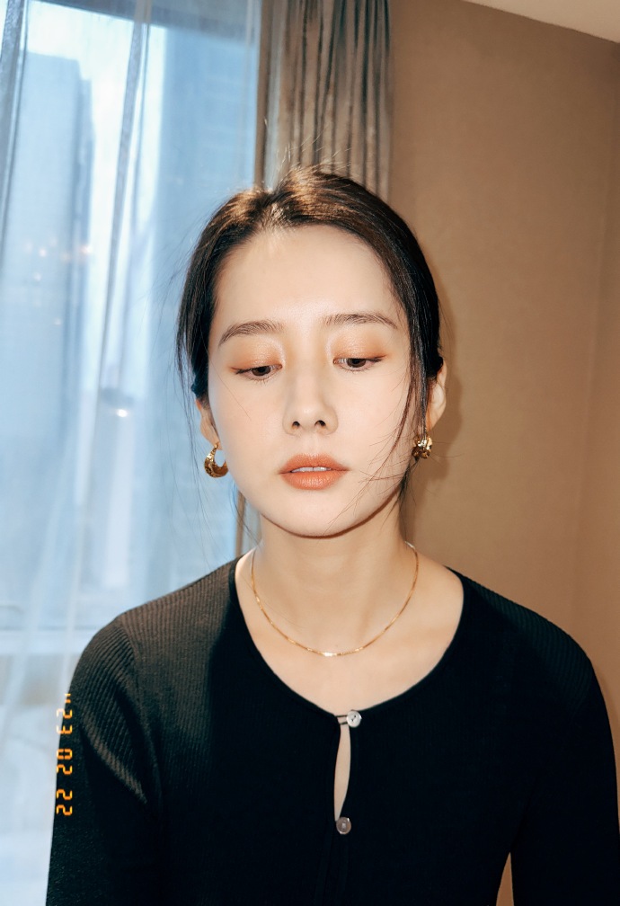 Actress Jing Ruyang is plainly dressed, looks like Liu Yifei, beautiful ...