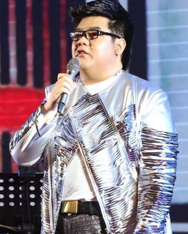 Blind singer Yang Guang: Grandma passed away, grandpa passed away after ...