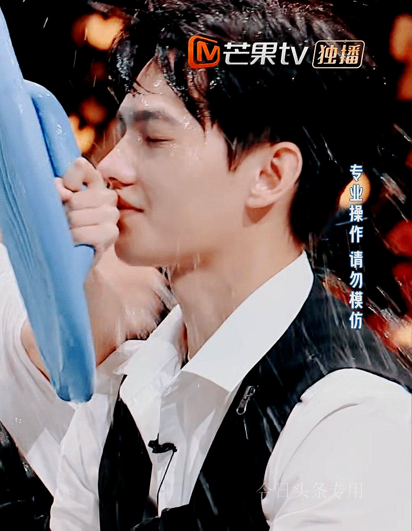 Yang Yang and Wang Churan made their first variety show, Wang Churan ...