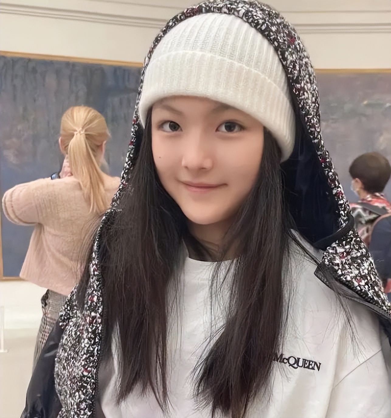 Li Xiang's mother and daughter were photographed shopping in London ...