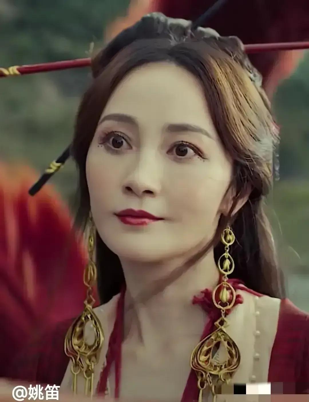 Yao Di appeared to promote the new movie "Feng Shen Huo Shang", the ...