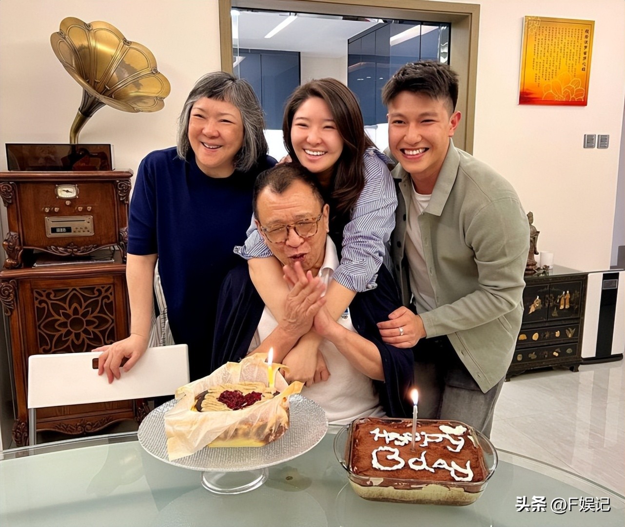 Charmaine Sheh, Huang Zihua and Xu Shaoxiong gathered for afternoon tea ...