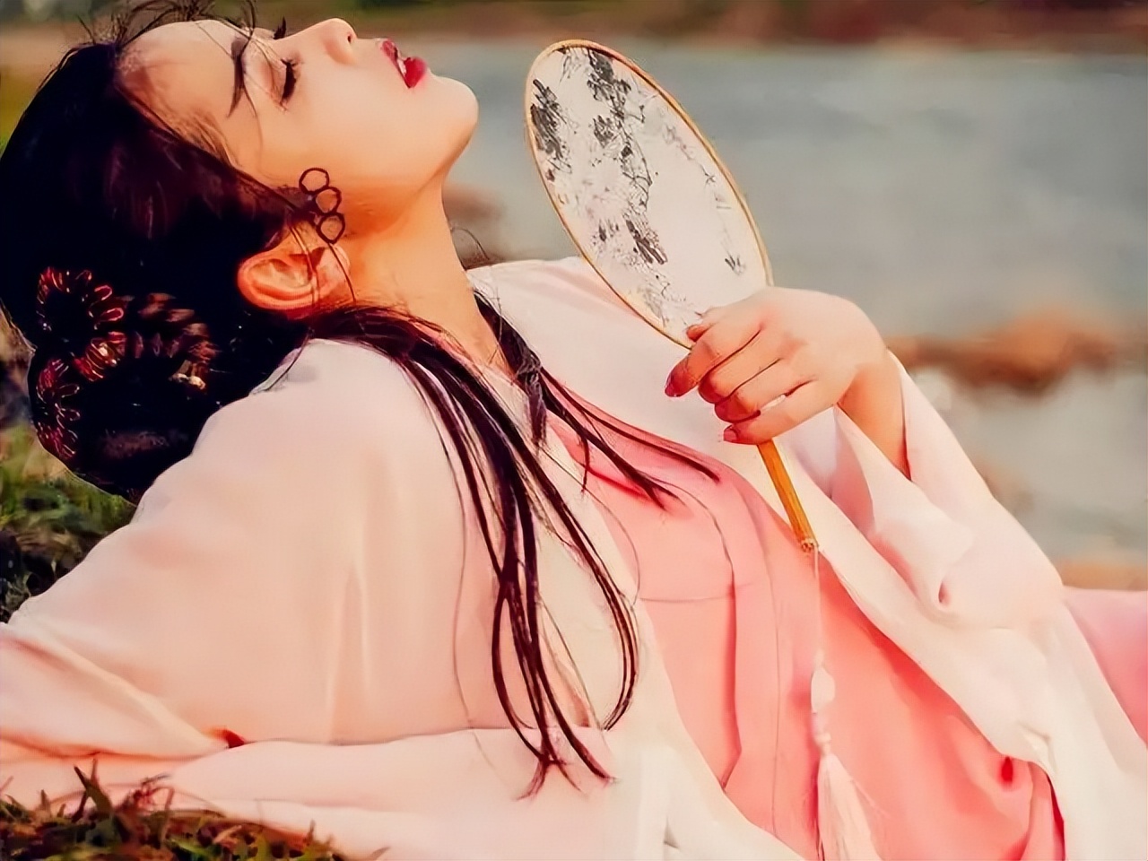 She went from a musical instrument to the first concubine who enslaved ...