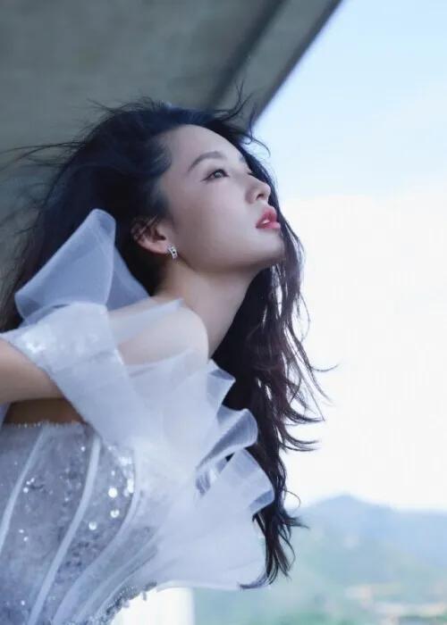 Li Qin, angel face, devil figure - iMedia