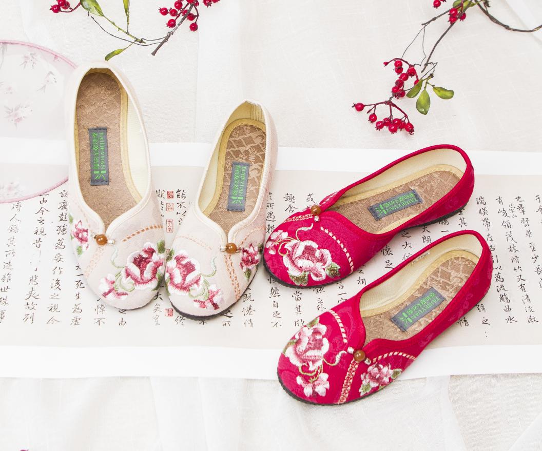 What kind of embroidered shoes should I wear with a cheongsam? - iNEWS