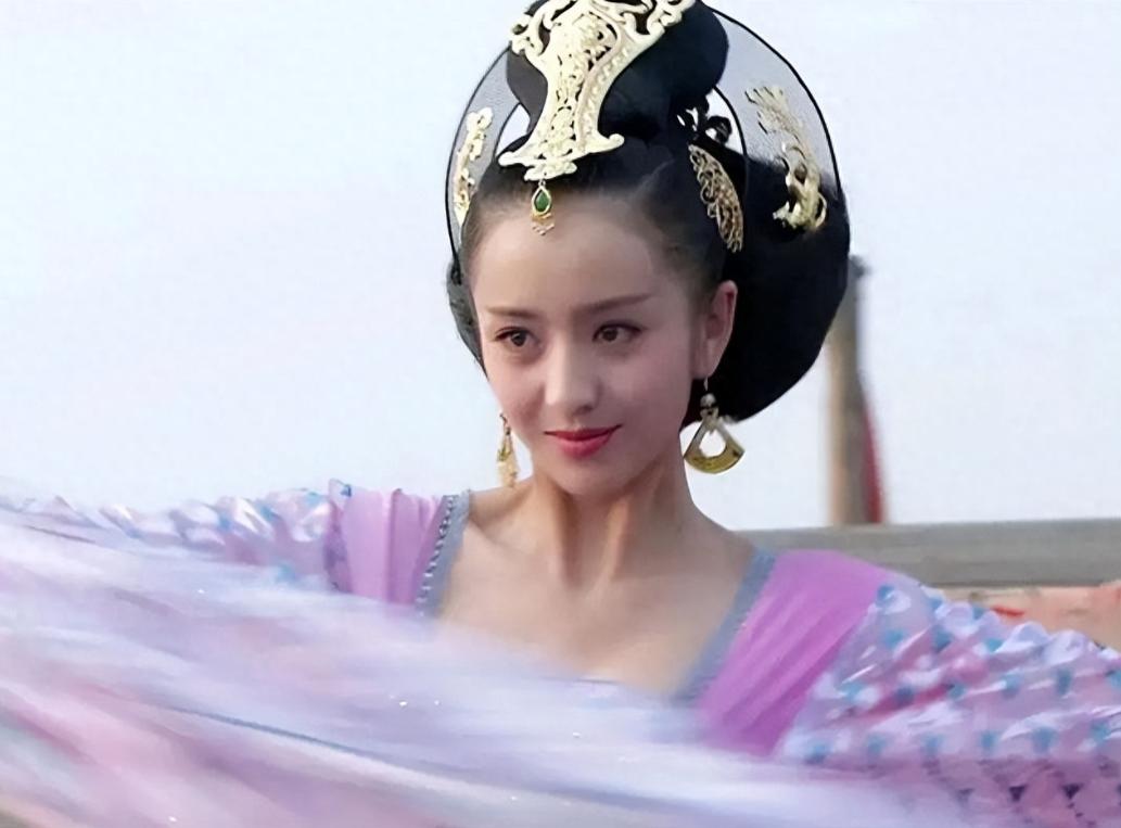 Emperor Cheng of the Han Dynasty loved Zhao Hede throughout his life ...