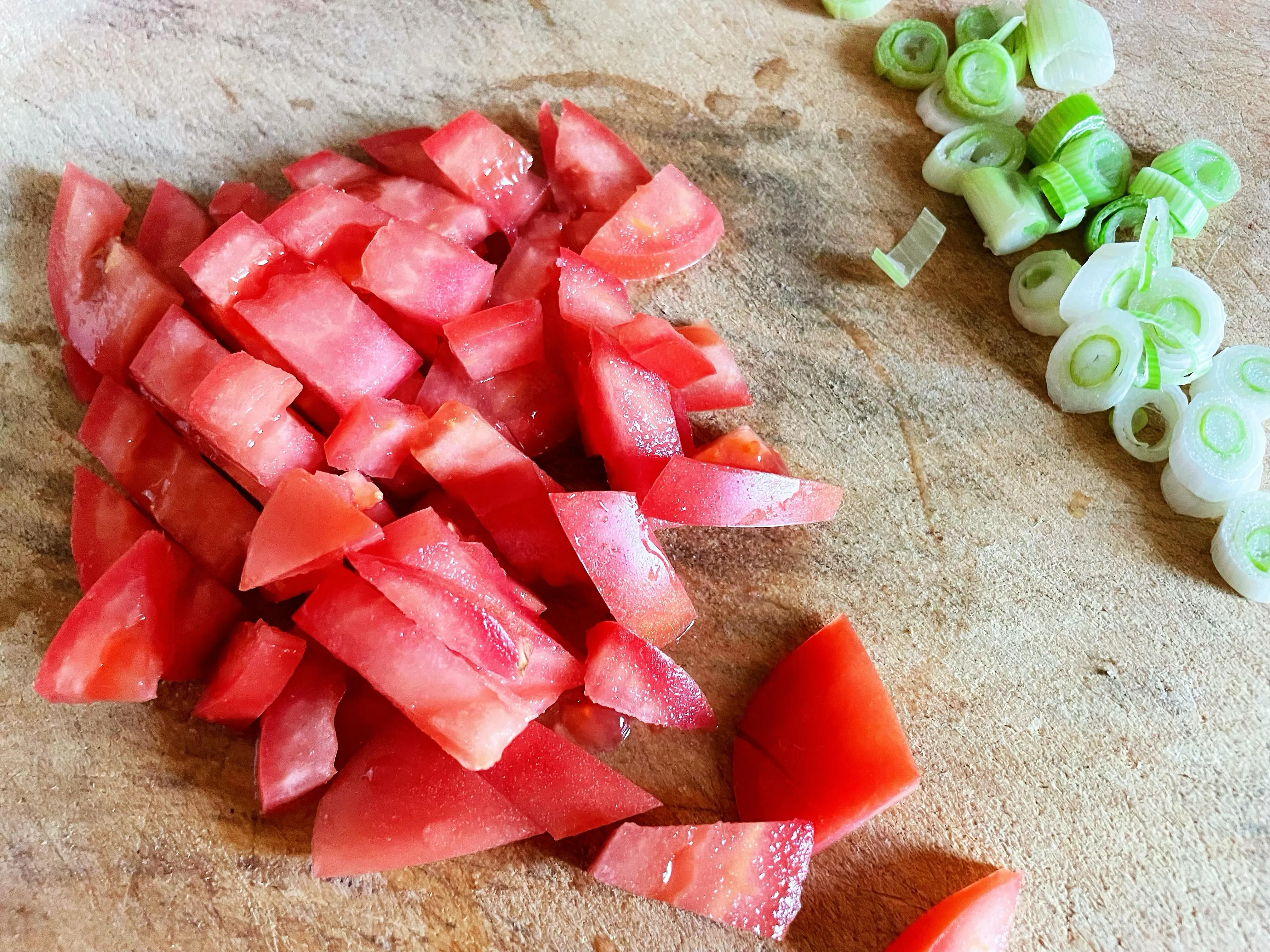 The temperature of a bowl of tomato pimple soup - iNEWS