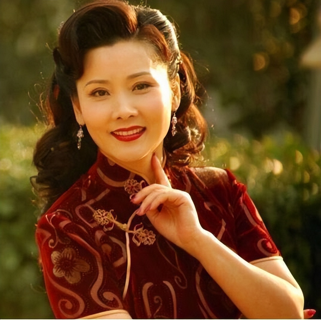 He Saifei: The fragrance of plum blossoms comes from the bitter cold ...