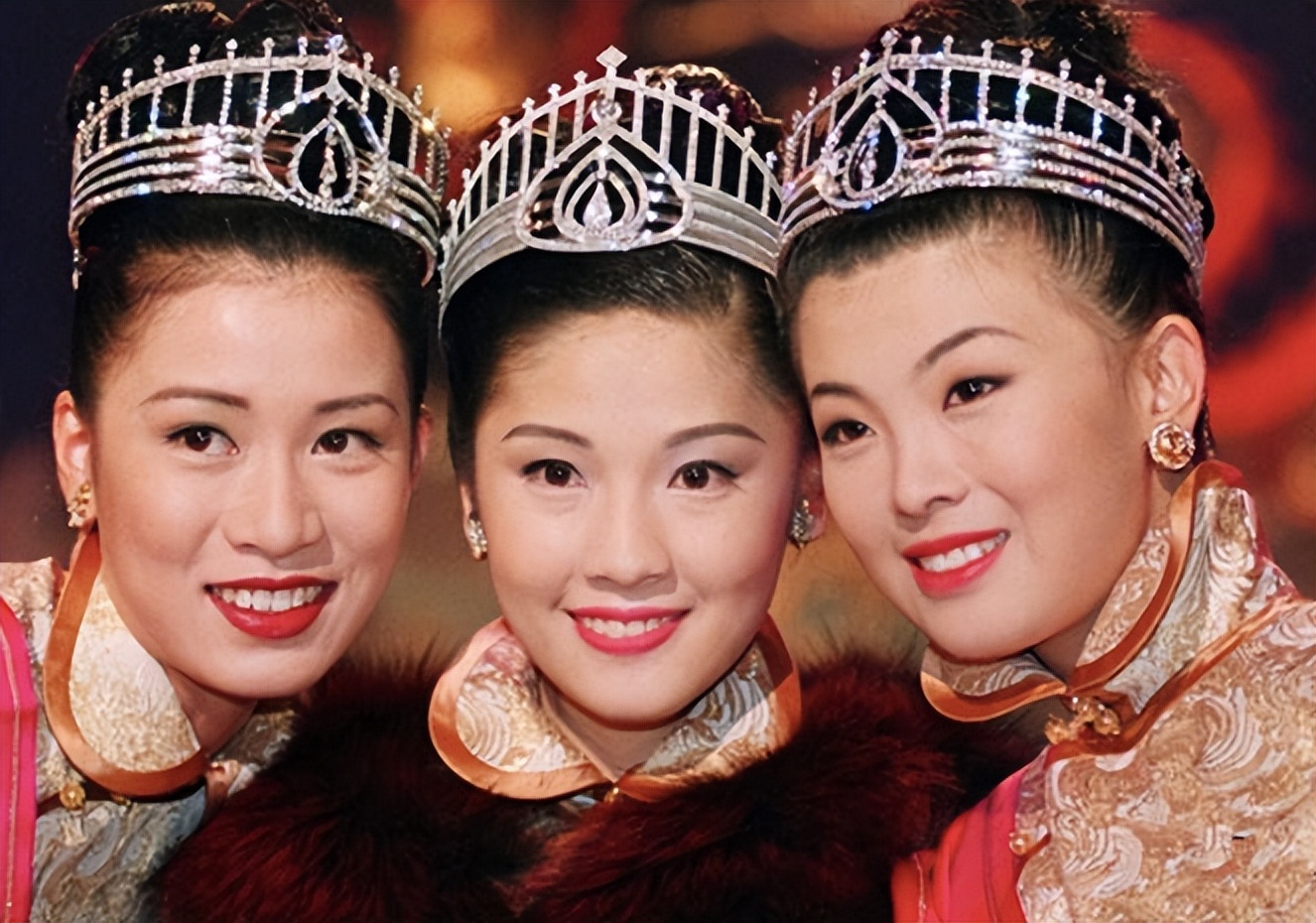 The two sisters from Hong Kong robbed the man's rich melon, and the 4 ...