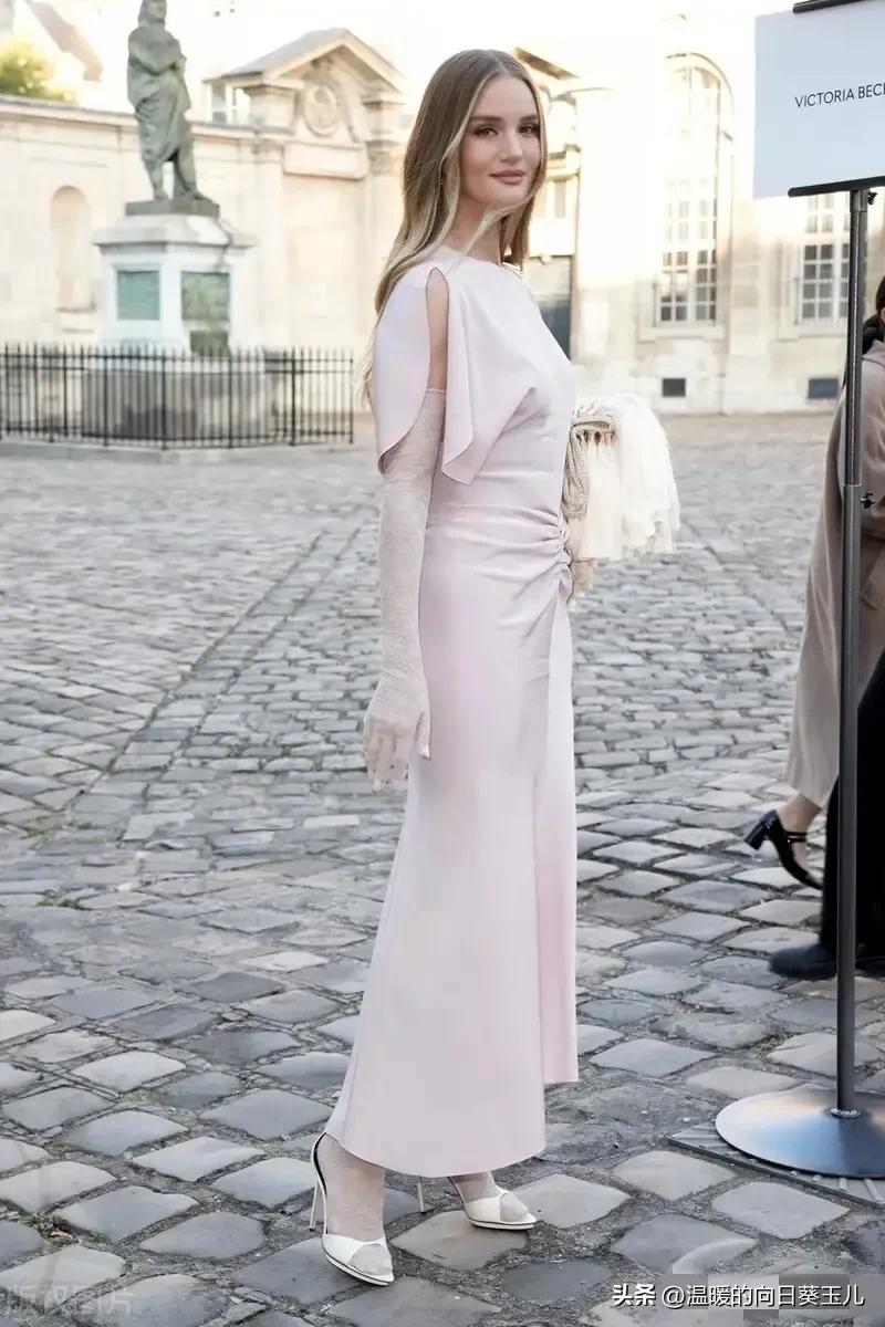 Supermodel Rosie Huntington-Whiteley - iMedia