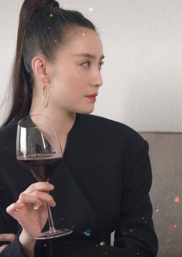 Liu Mintao and Song Jia are fashionable and exquisite on the same stage ...