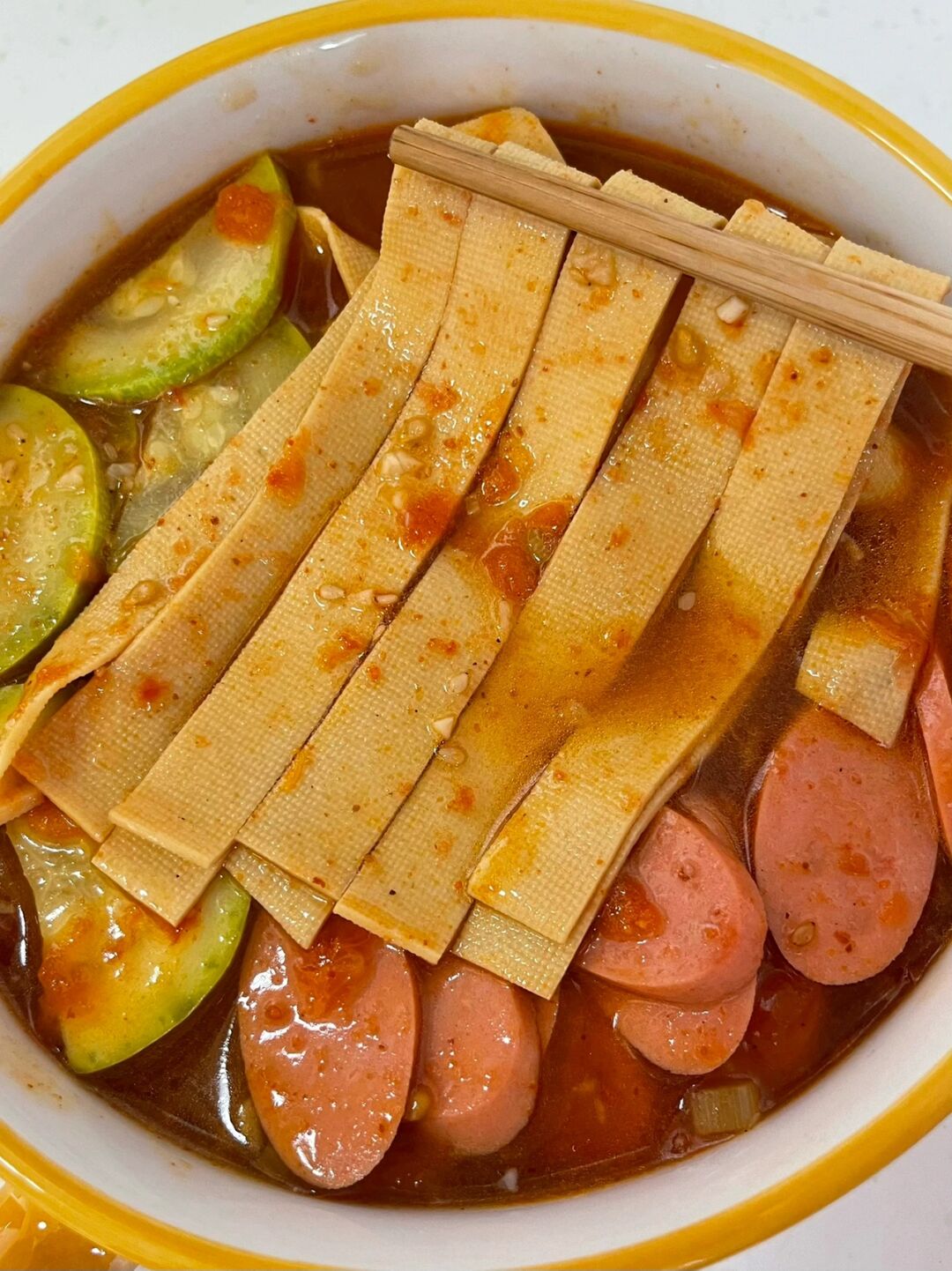 Never tire of eating! Spicy and sour soup fake noodles, using bean skin ...