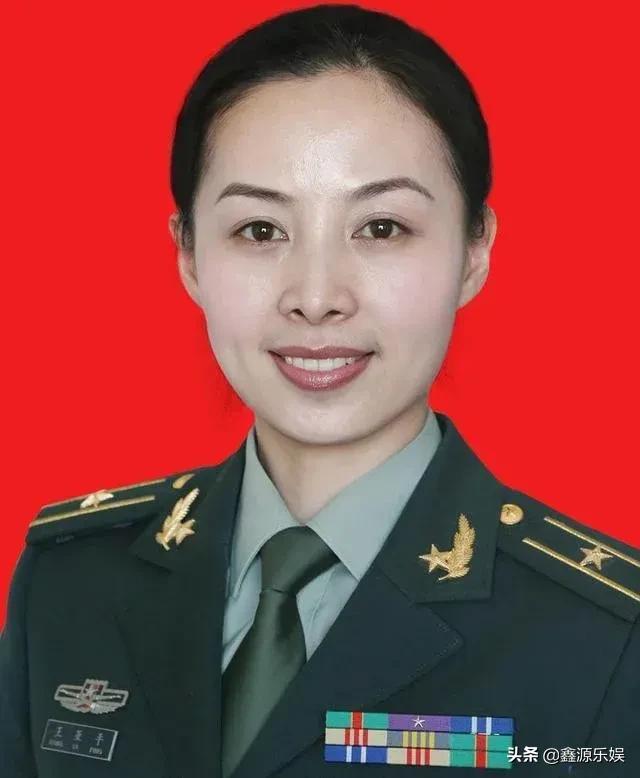 How to correctly identify the PLA military badge qualifications?Just ...