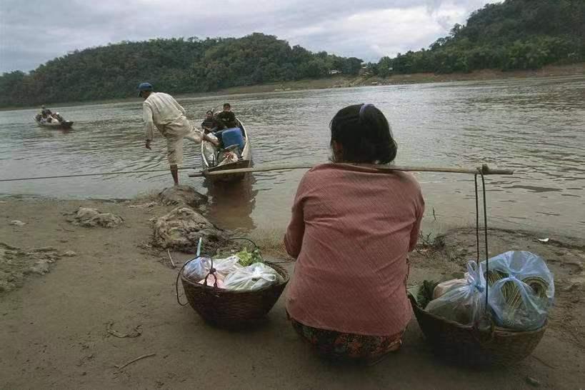 Known as the most "lazy" country in Southeast Asia, men start eating ...
