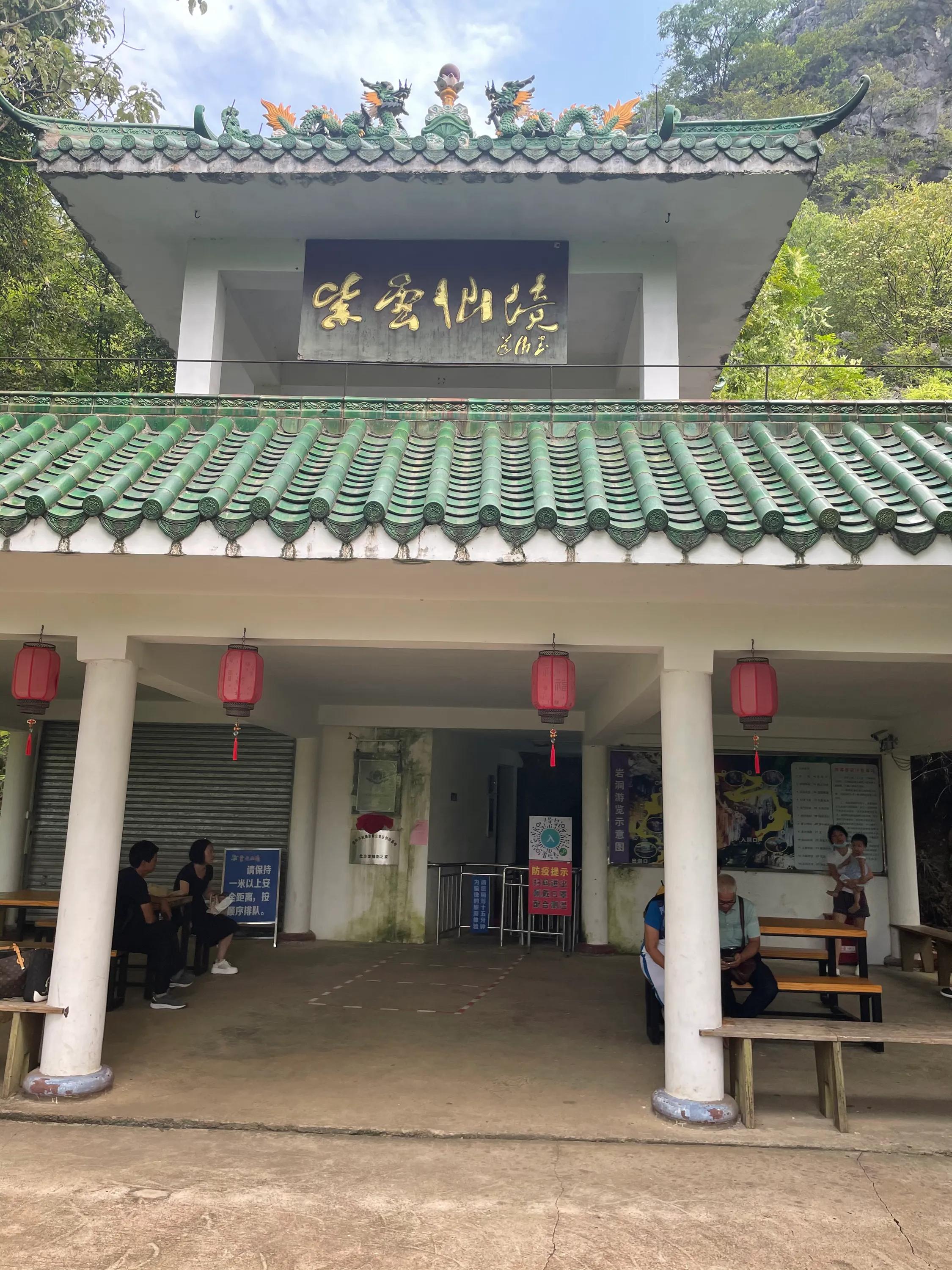 The stalactites are here in the "rotten street", exploring how ...