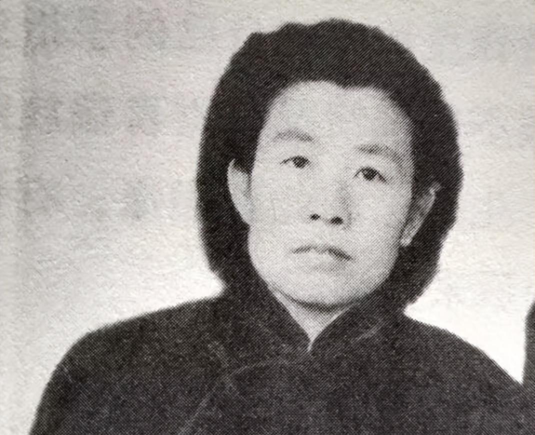 A PLA demolition man carries explosives on his back, holds the landing ...