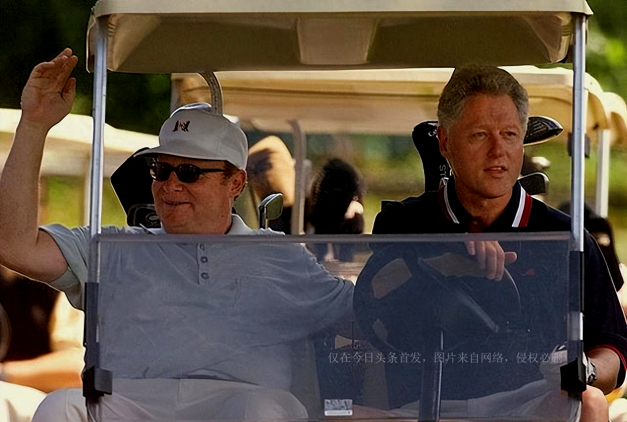 75-year-old Hillary went to the funeral in mourning clothes, her cheeks ...