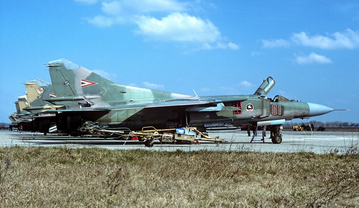 After the pilot ejected, the MiG-23 still flew over five countries ...